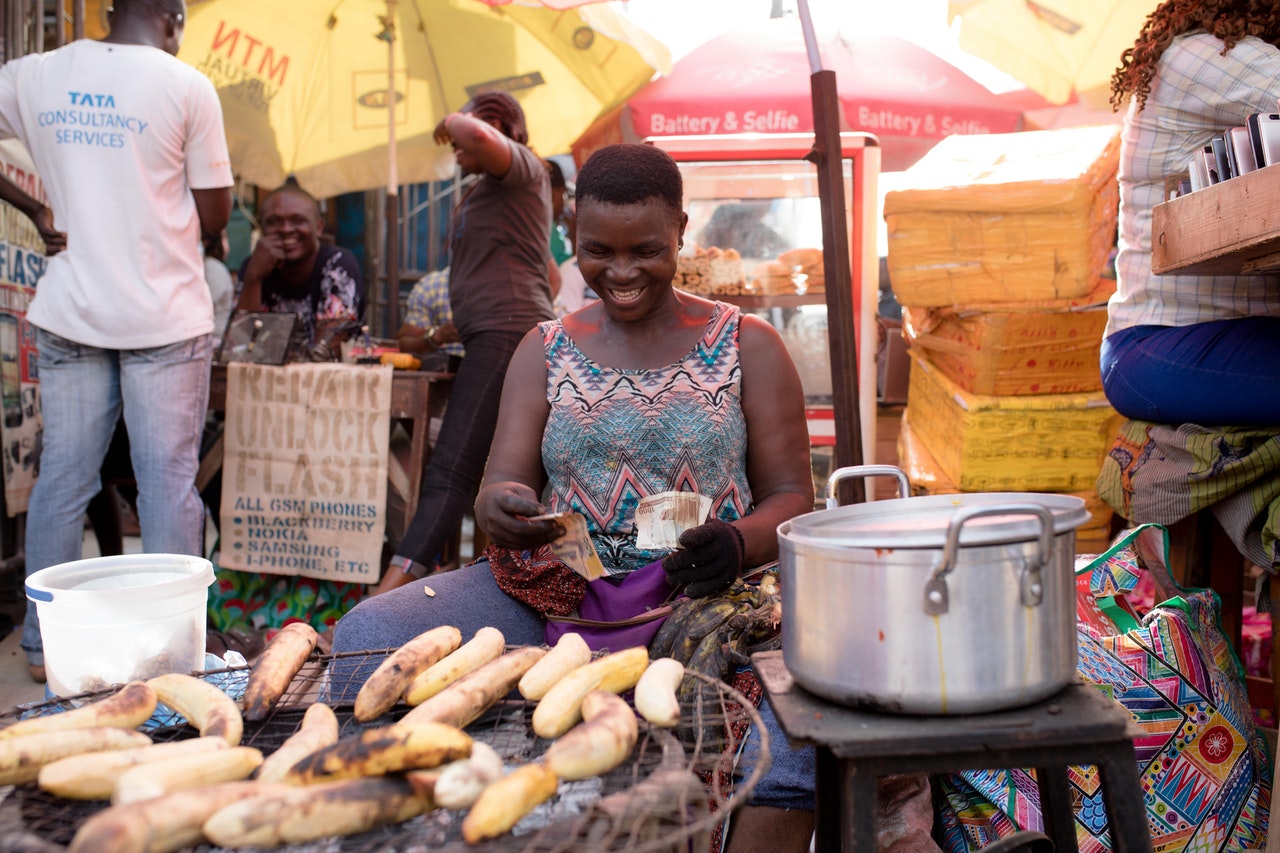 Quand le secteur informel domine l’économie africaine - Makers Africa